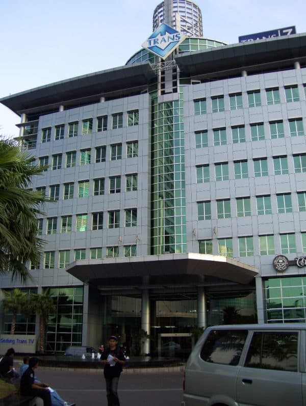 5- Ciri-khas-kemeja trans tv-untuk-ditiru-seragam-perusahaan